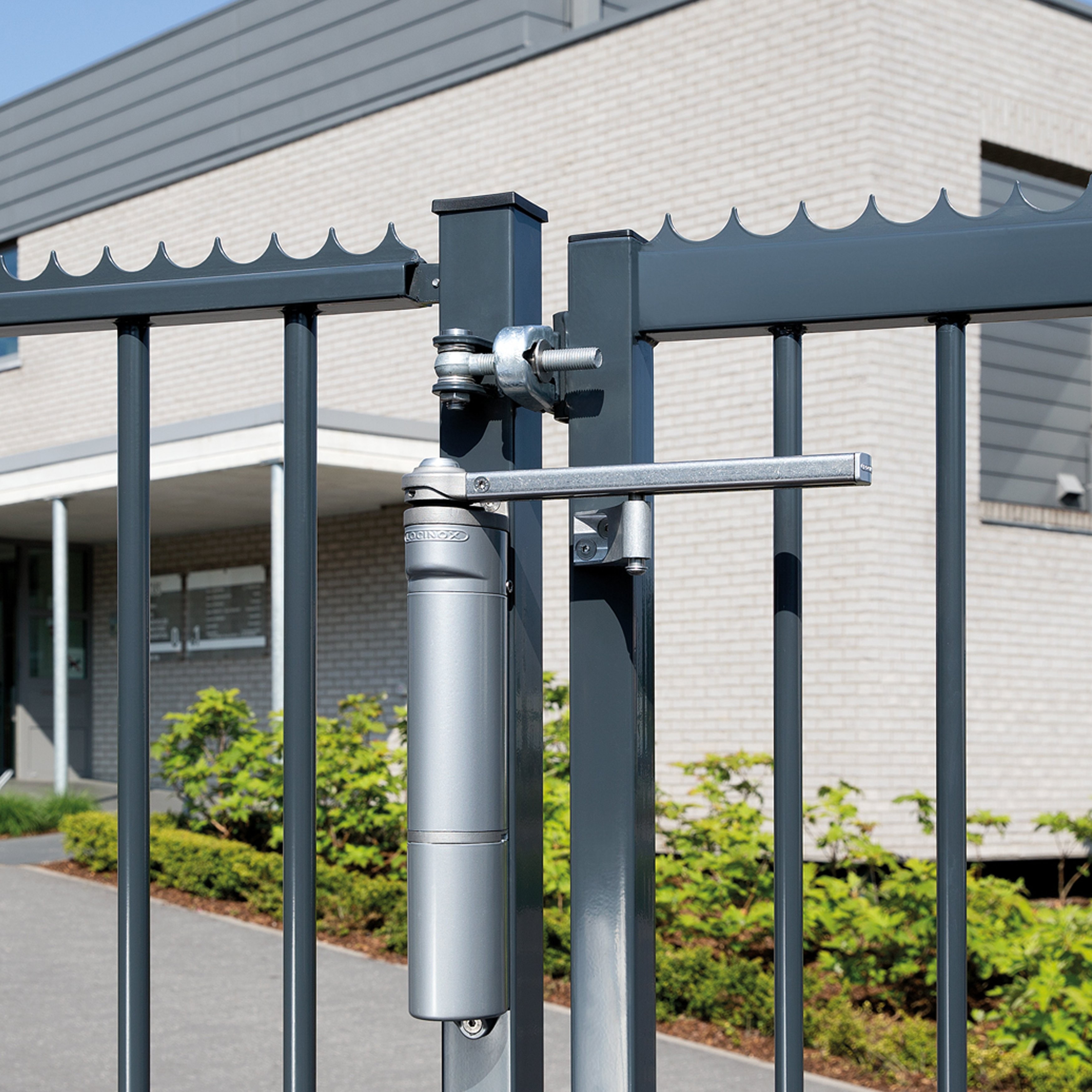 Locinox 4-Way Adjustable Vandal-Resistant 180° Hinge with Gate Claw and ...