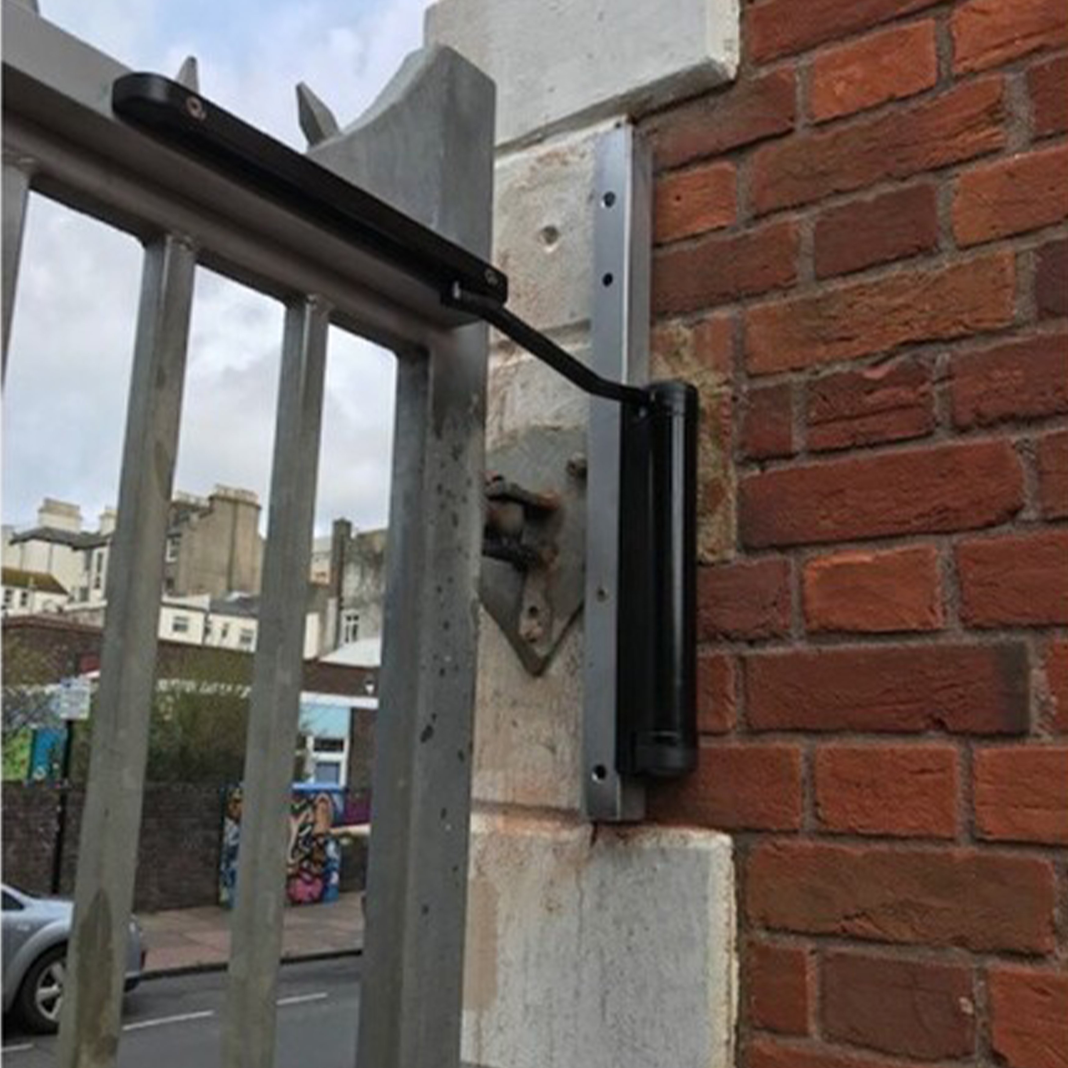 Locinox Lion 90° or 180° Hydraulic Gate Closer (RAL9005 Black) - LION-9005