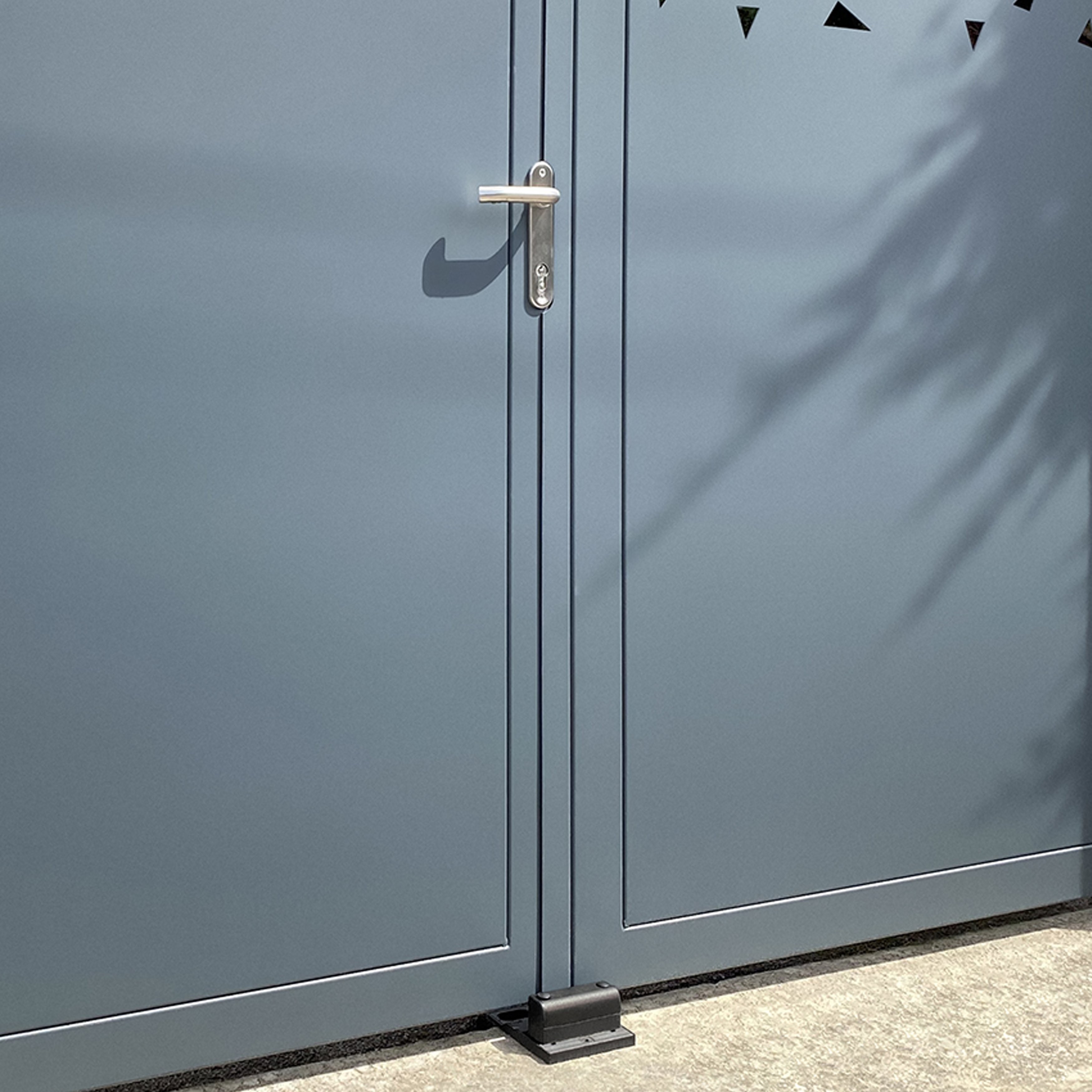 Locinox Bolt-On Off-Centered Ground Stop for Double Wing Gates - SABO