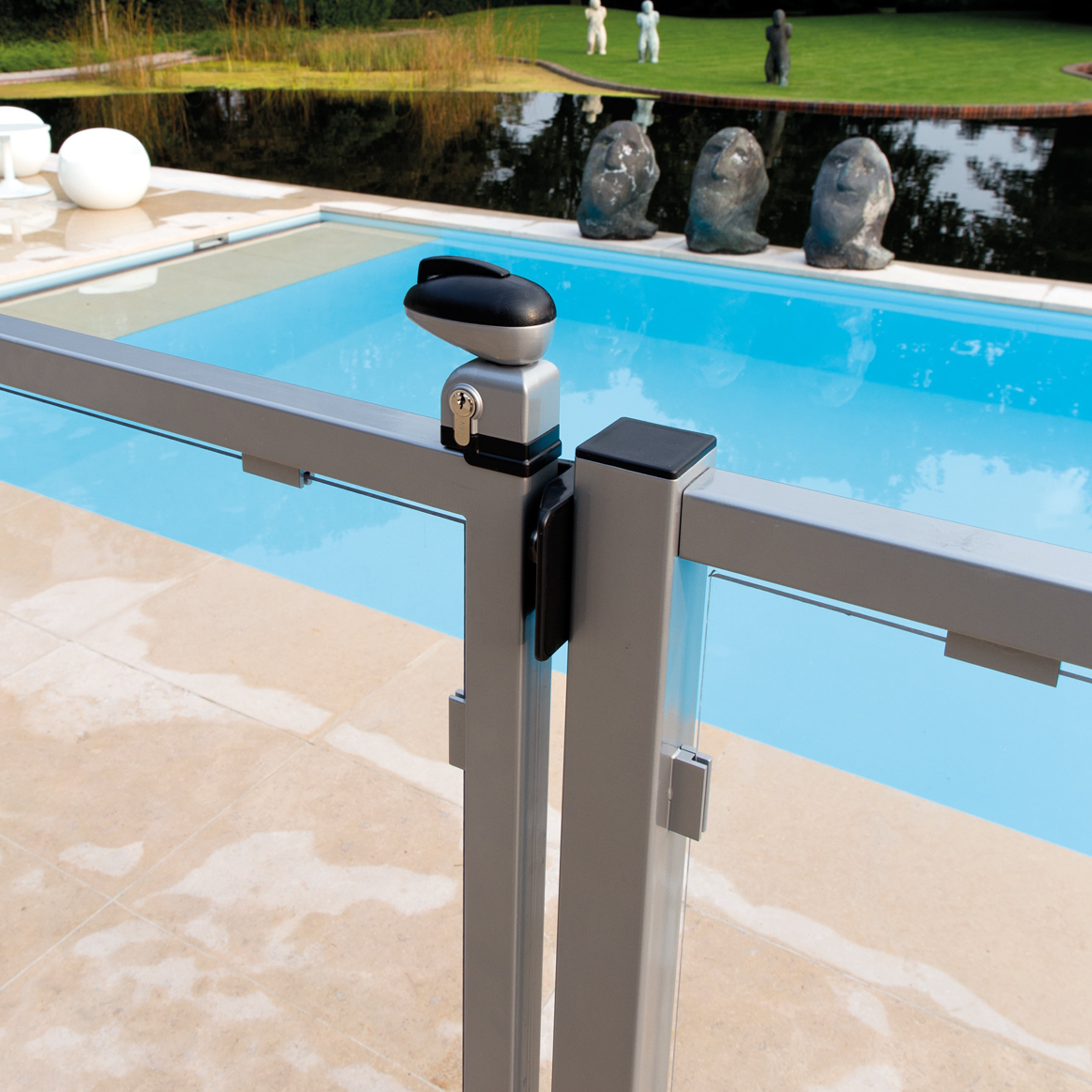 Locinox Keep for TWIST40 Swimming Pool Lock for 1-1/2"+ Square Profiles ...